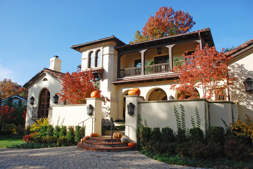 A Spanish Colonial Dream - Méditerranéen - Façade - Kansas City - par ...