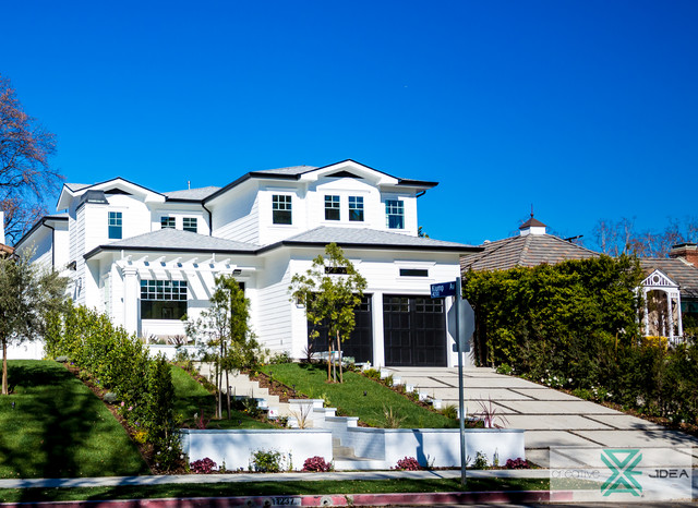 Acama Traditional Cape Cod Exterior - Klassisch modern - Häuser - Los ...