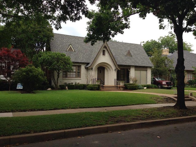 Ahlers - Classique Chic - Façade - Dallas - par Ahlers Roofing and ...