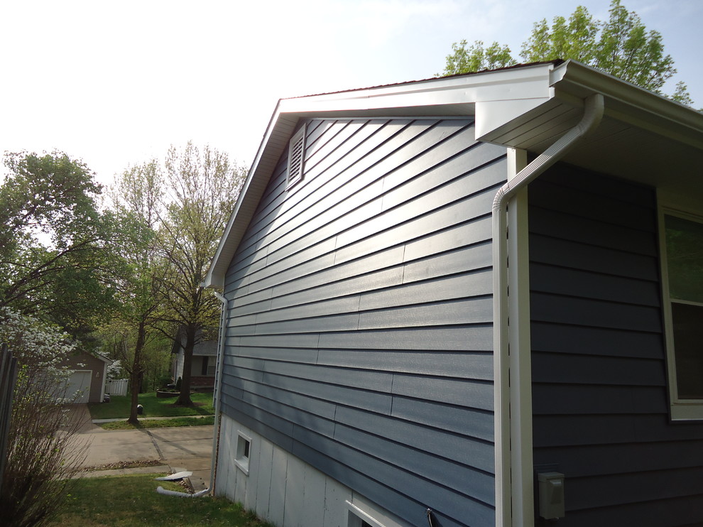 Architectural 7" wide insulated vinyl siding - Regatta Blue/White Trim ...