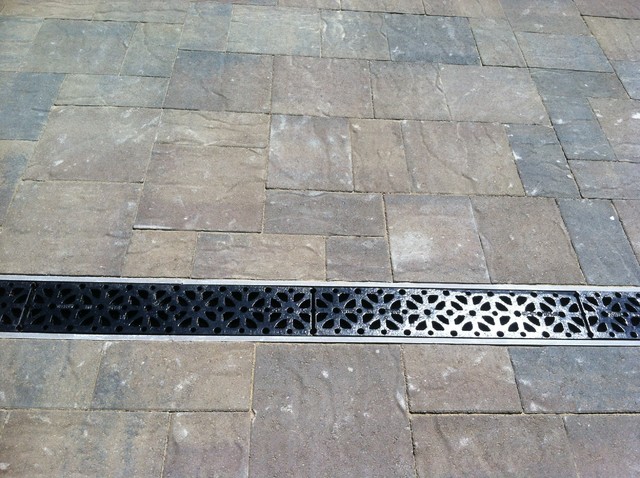 Belgard Catalina Slate Stone Paver Driveway with Anglia Edging in Bella ...