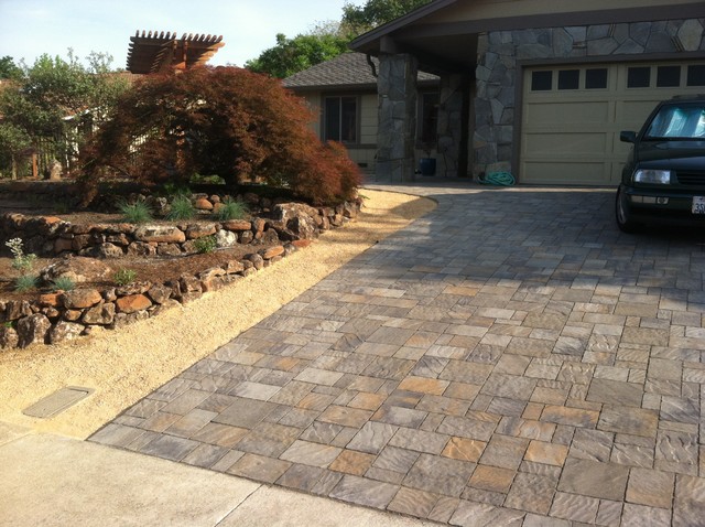 Belgard Urbana Driveway in Victorian Color Blend - Rustic - Exterior ...
