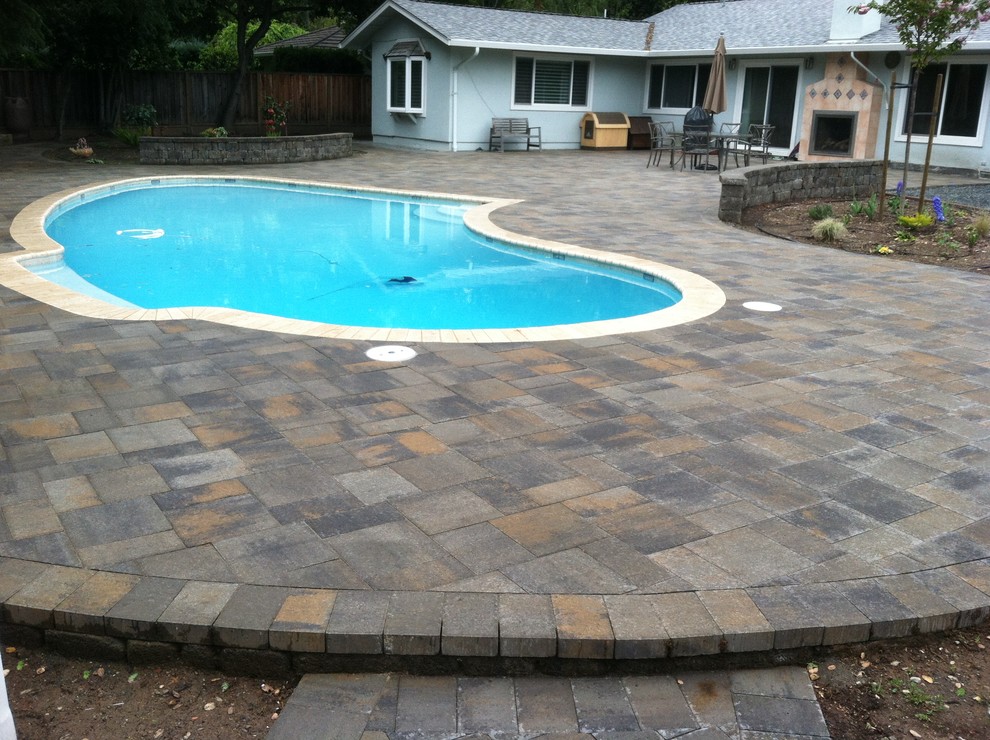 Belgard Winner 2014 Best Paver Pool Deck - Contemporary - House ...