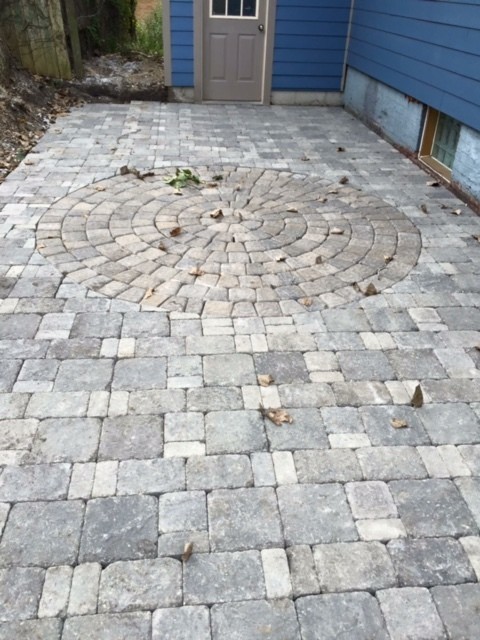 Belgian Pavers Patio with circle system - Contemporain - Façade ...