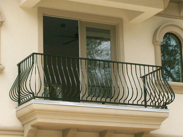 Belly Picket Black Exterior Balcony Railing - Moderne - Façade ...