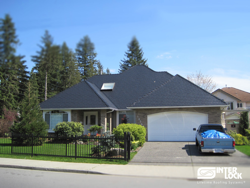 Black Interlock Metal Slate Roof - Moderne - Façade - Vancouver - par ...