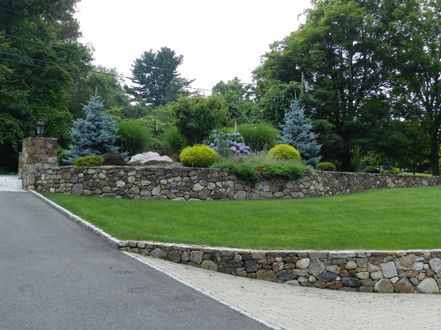 Boulder Retaining Wall & Terraced Landscaping - Traditional - Garden ...