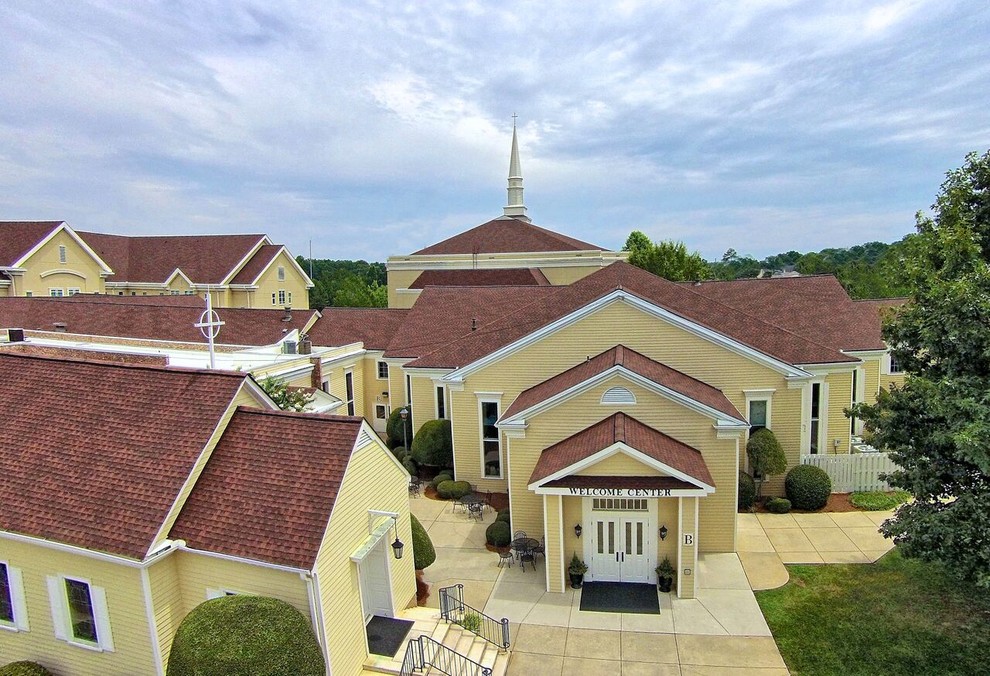 Bright and Welcoming Mt Bethel Church Buildings - Fachada - Atlanta ...