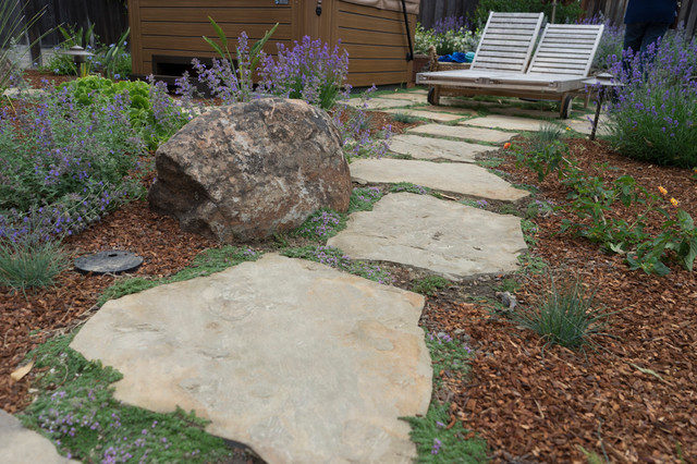 Cameron Dark Quartzite Flagstone Walkway - Moderne - Façade - San ...