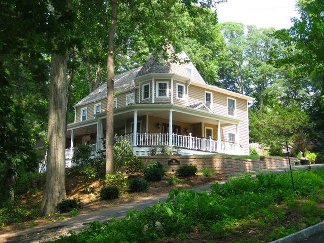 Cape Cod Victorian 2,200+ Cape Cod House Exterior Stock Photos,