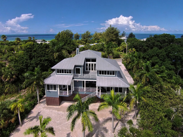 Casey Key, Florida - ビーチスタイル - 家の外観 - タンパ - Audrey Design SRQ | Houzz (ハウズ)