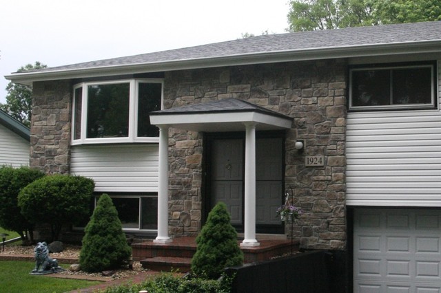 Chicago Are Exterior Stone Siding Transformation - Classique - Façade ...
