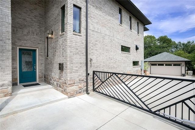 Classen Curve - Modern - Exterior - Oklahoma City - by Hybrid Design ...