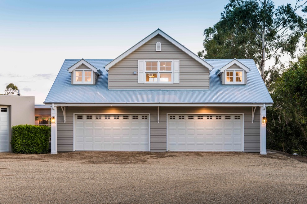Classic American Style Barn with Garage with Loft - Classique - Garage ...
