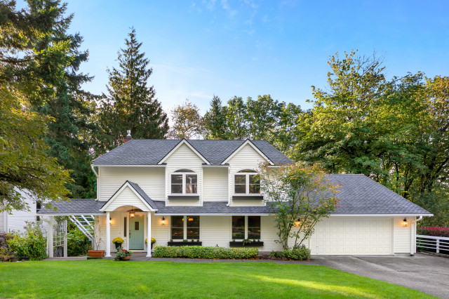 Classic White Exterior - Clásico - Fachada - Portland - de ColorMoxie ...