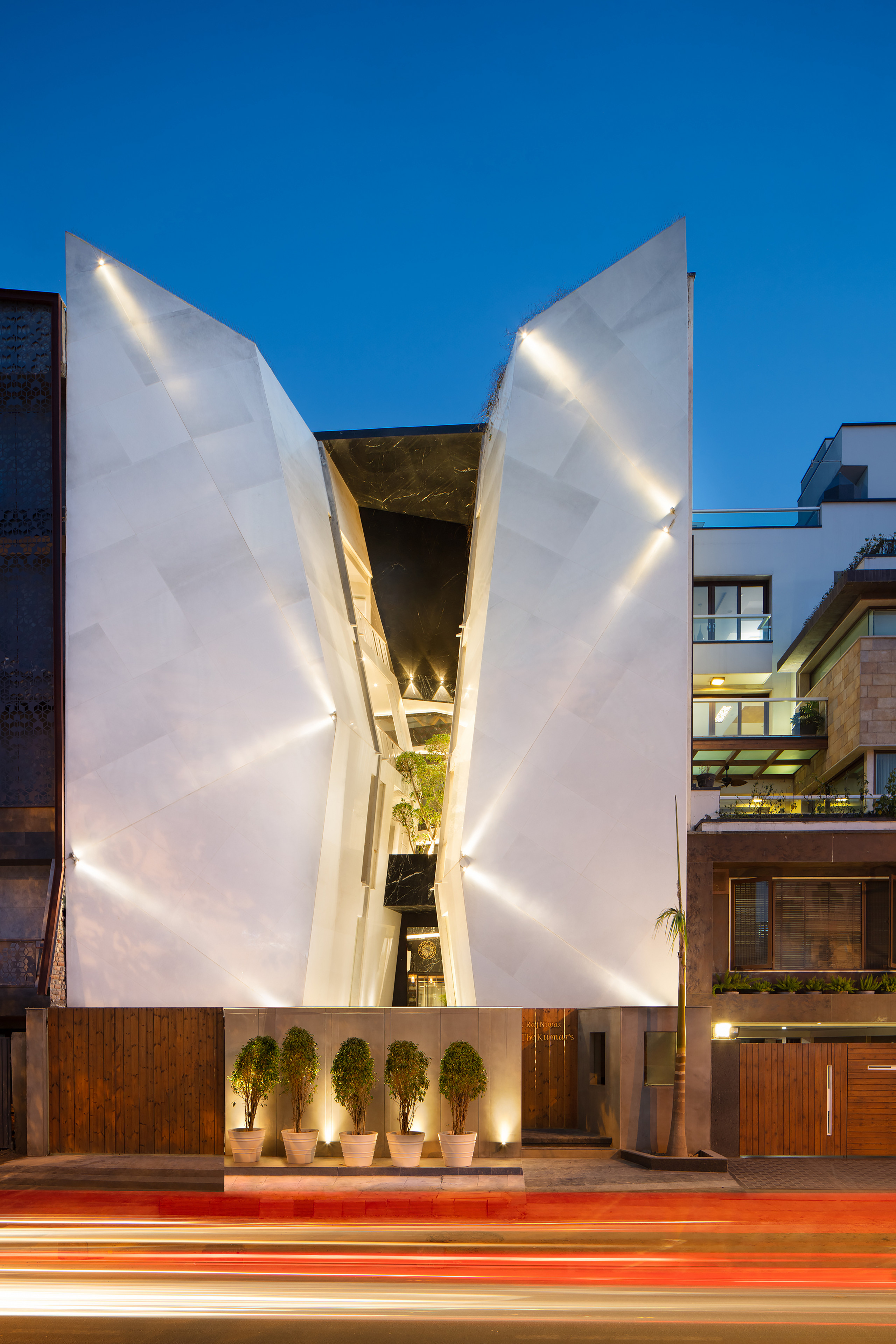 Atrium Building Designs Delhi Houzz: This Inverted Home Has An Atrium