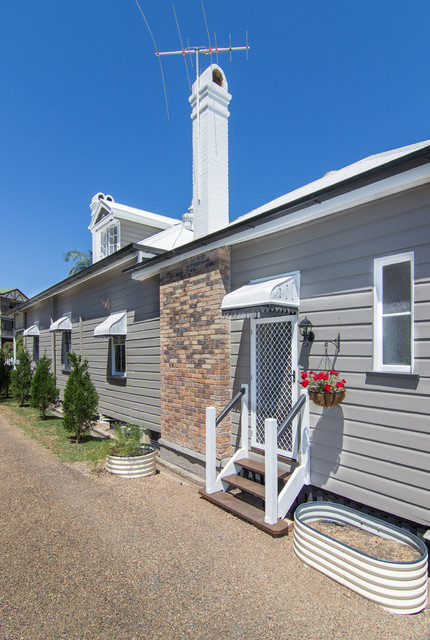 Colonial Queenslander repaint - Albion, Brisbane - Contemporary ...