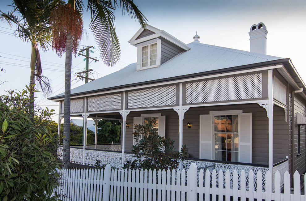 Colonial Queenslander repaint - Albion, Brisbane - Contemporary ...