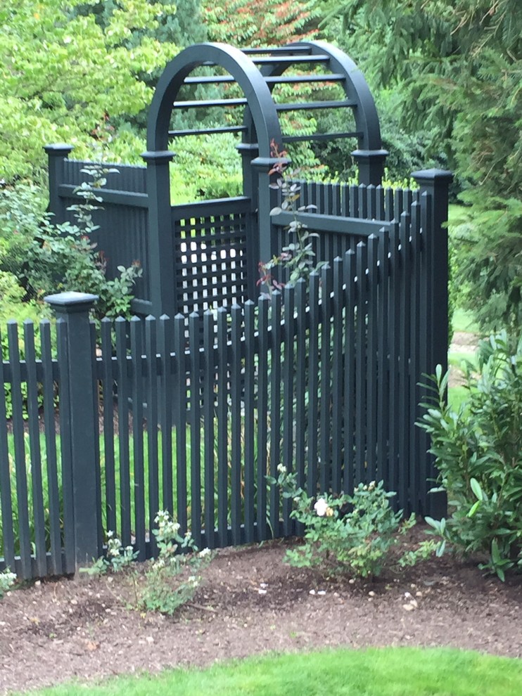 Connecticut Picket Fence with Swept Panel & Arbor - Traditional ...