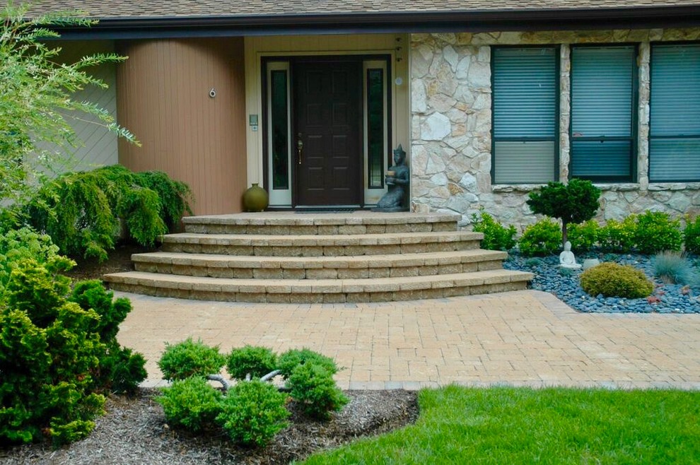 Contemporary Front Entry (Long Island/NY): - House Exterior - New York ...