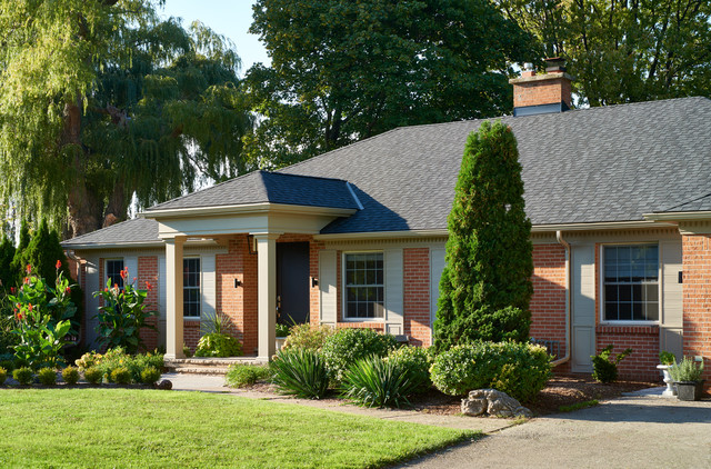 Contemporary Georgian Bungalow - Classique Chic - Façade - Toronto ...