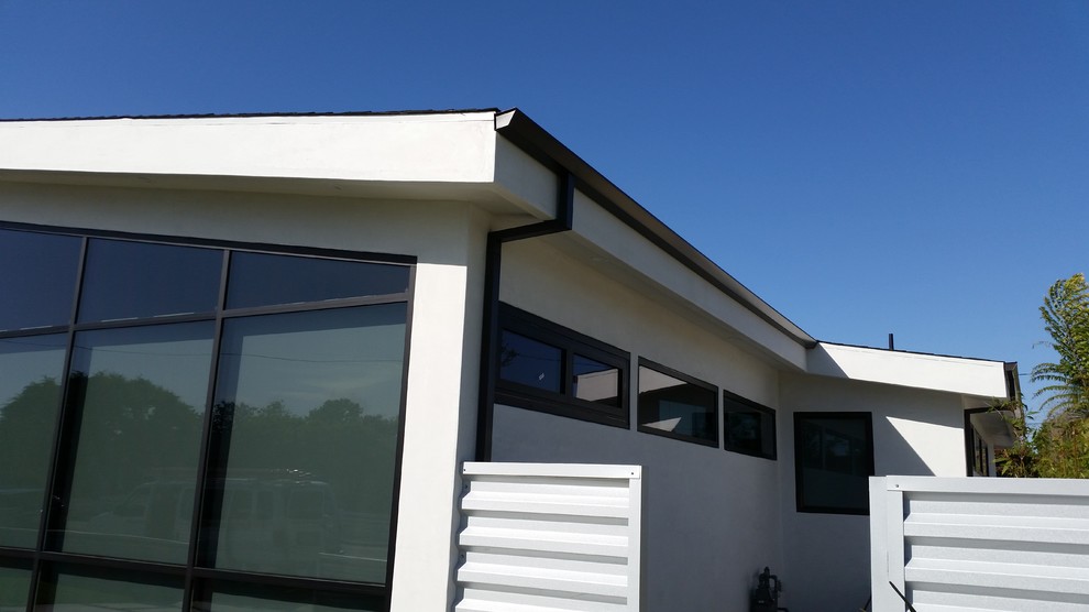 Costa Mesa, New Modern Home. Angle Face 5 inch Gutters, Smooth ...