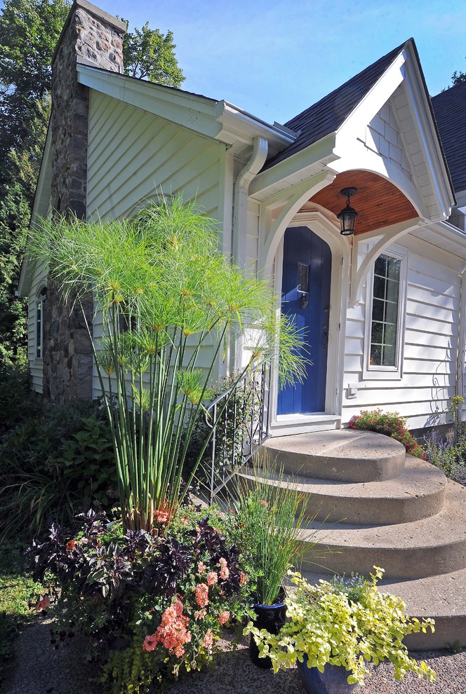 Cottage portico - Transitional - Exterior - Milwaukee | Houzz