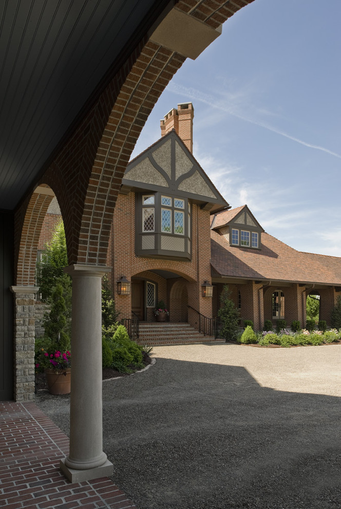 Country House - Front entry from garage arched overhang - Traditional ...