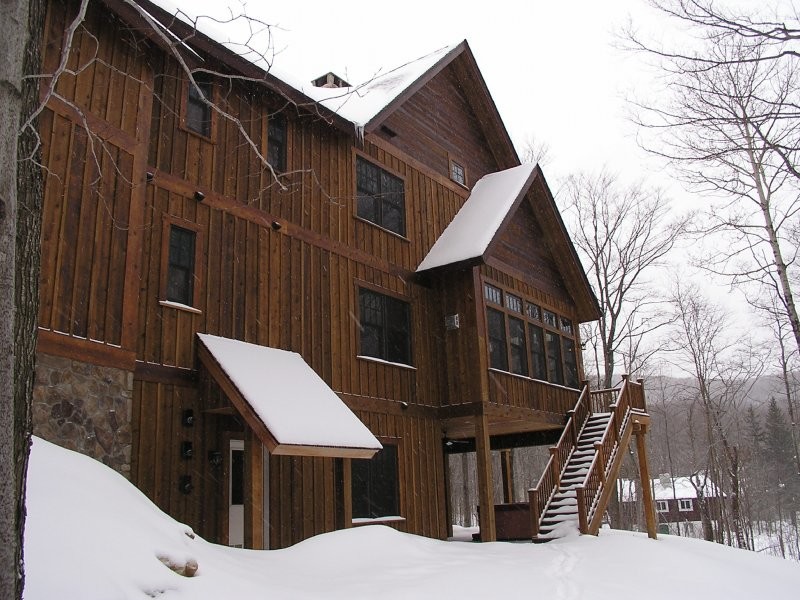 cozy western red cedar siding - Rústico - Fachada - Vancouver - de ...