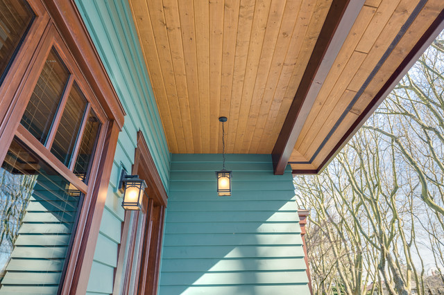 Custom Craftsman Style Home - Front Porch Soffit - Estilo Craftsman ...