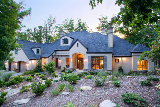 Custom French Country home in Hendersonville, NC built by BlueStone Construction - フレンチカントリー - 家 ...
