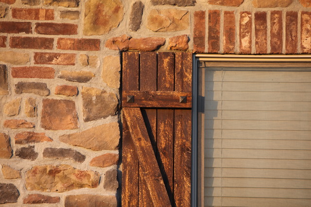 Custom Home With La Bella Ridgestone Mixed with Arcadian Ridgestone ...