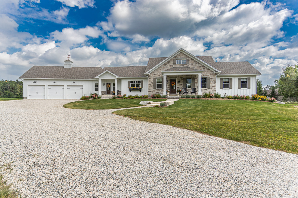 Custom Modern Farmhouse with Expansive Driveway & 3 Car Garage ...