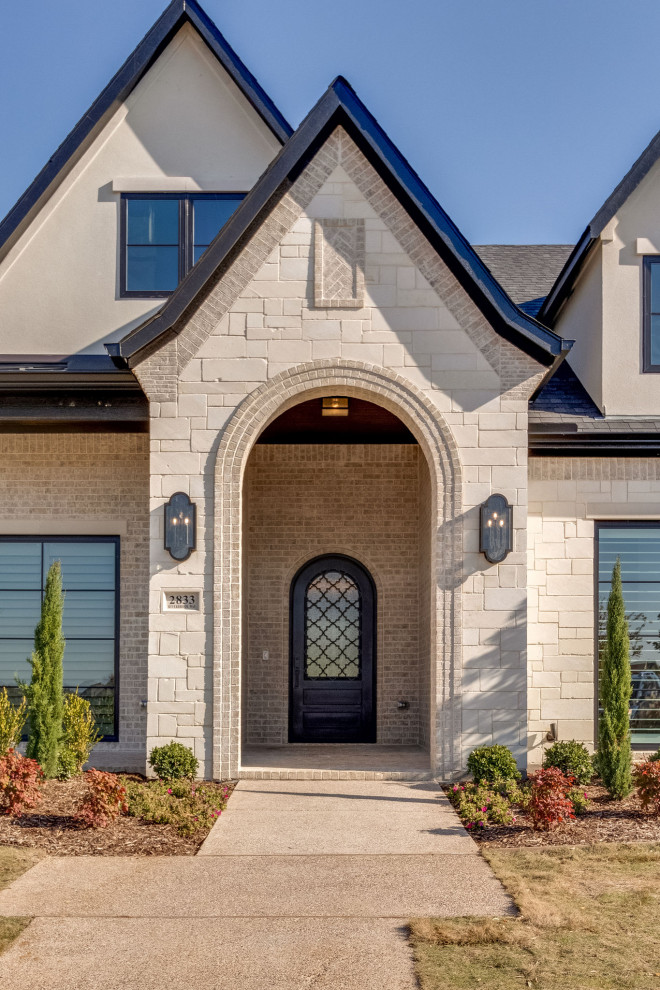 Custom Single Story - Exterior - Dallas - by Heritage Homes | Houzz