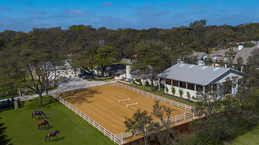 Dallas Horse Stables - Farmhouse - Exterior - Dallas - by Vernon Wentz ...