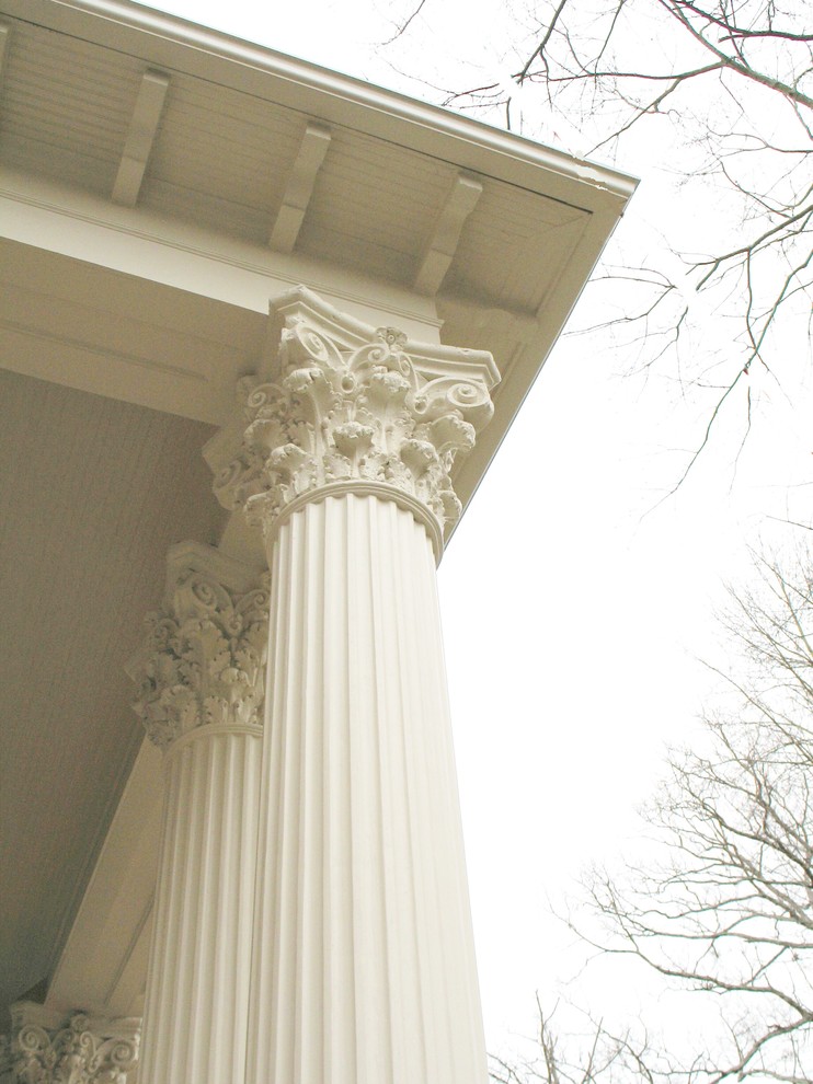 Detail of Front Porch Column and Bracketed Eave - Classique - Façade ...
