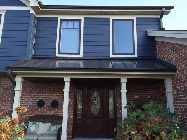 Dive into Deep Ocean blue siding by James Hardie! - Traditional - House ...