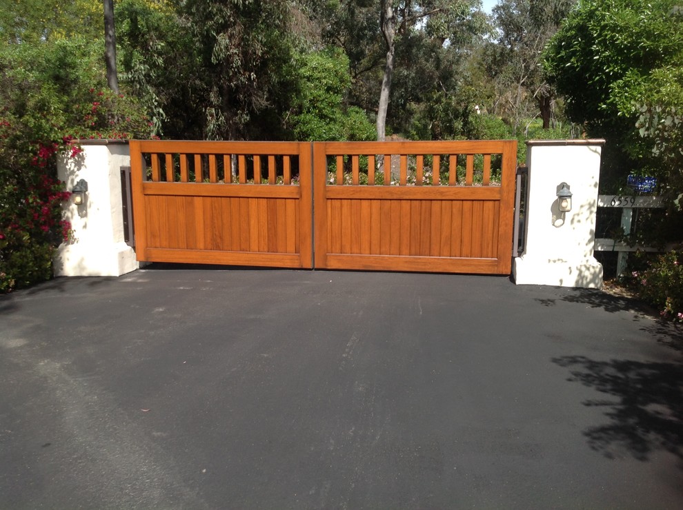 Driveway gate / Wood gate w/ metal frame & Decorative columns 36 ...