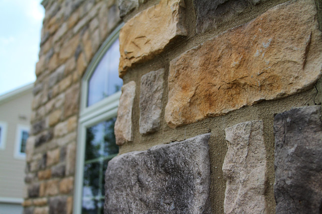 Dry Stack Stone Siding for Home Exterior Accents - Classico - Facciata ...