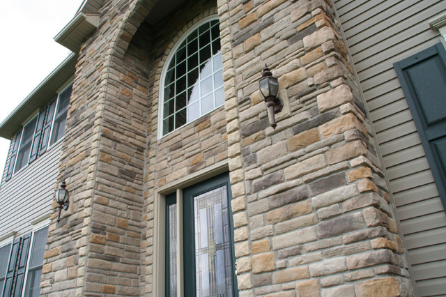 Dry Stack Stone Siding for Home Exterior Accents - Classique - Façade ...
