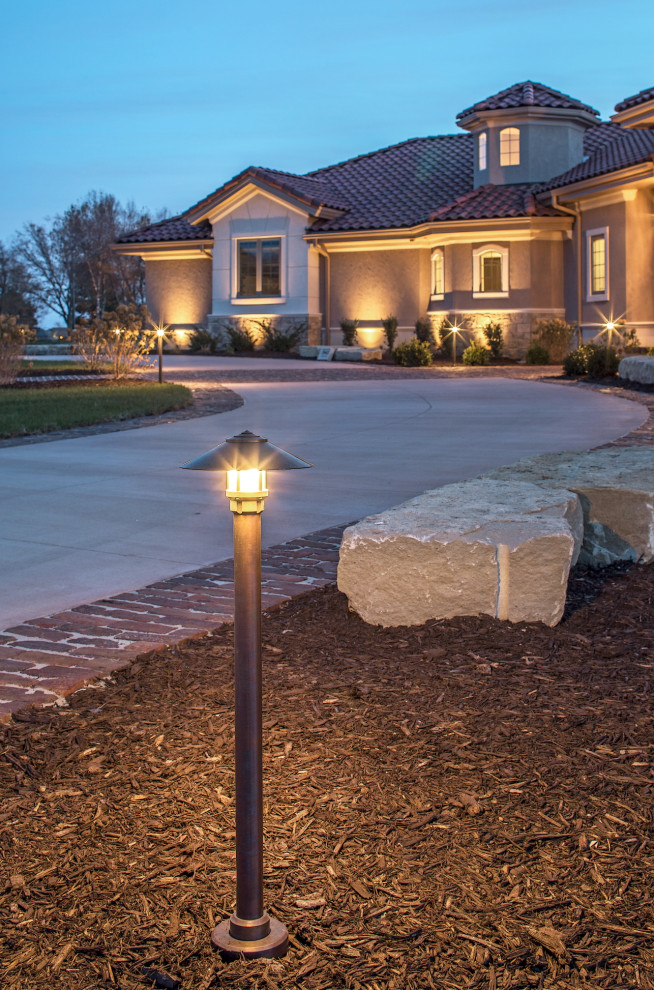 Elkhorn Estate | Modern Driveway Bollard Landscape Lighting Fixture ...