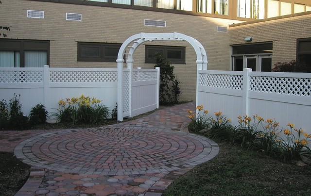 Entry Arbor - Classique - Façade - New York - par Riverside Fence | Houzz