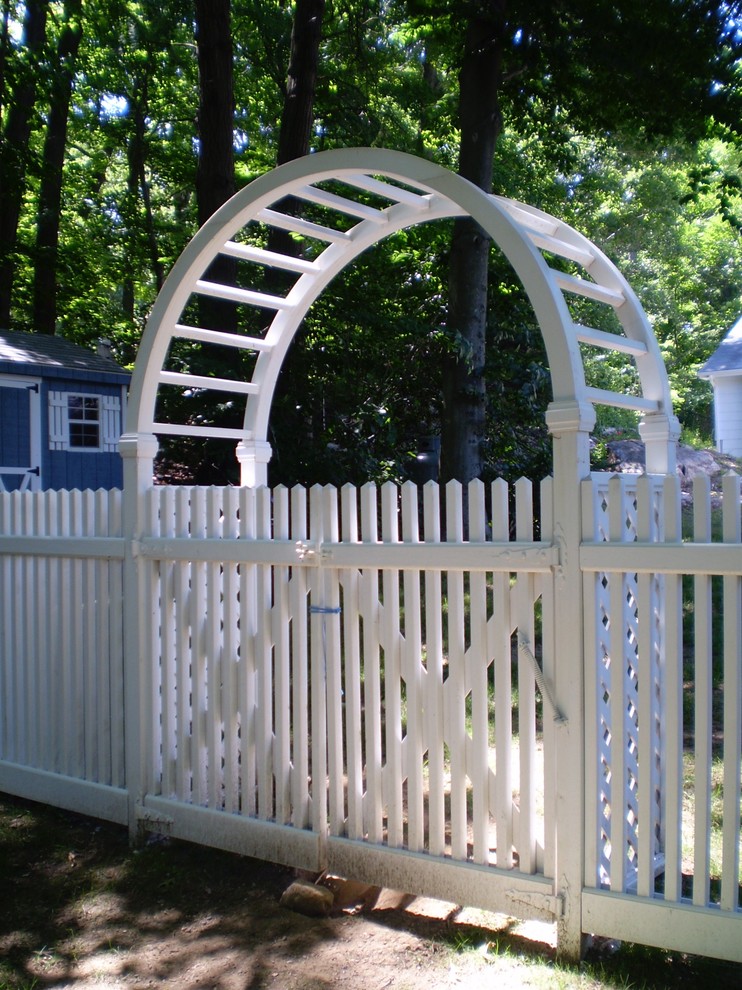 Entry Arbor - Classique - Jardin - New York - par Riverside Fence | Houzz