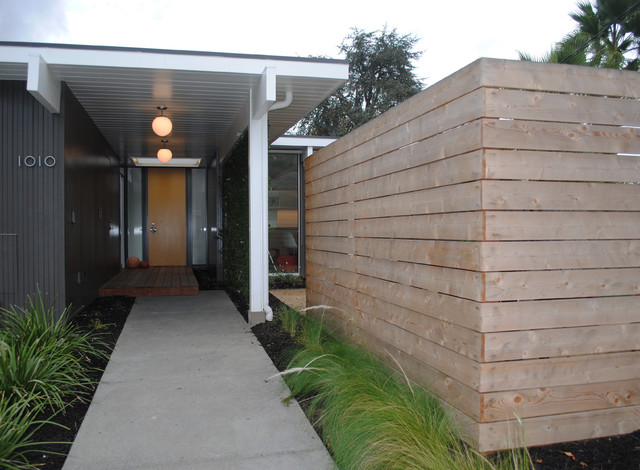 Entry breeze-walkway to front door of Eichler - Midcentury - House ...