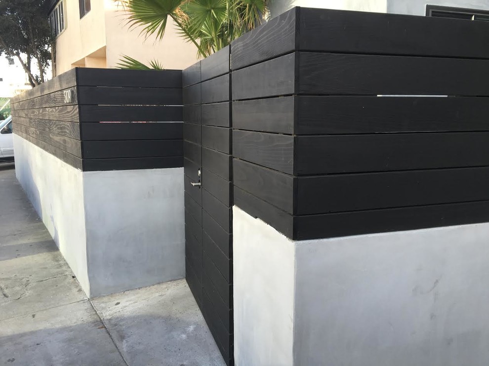 Entry Gate with Wall Toppers - Contemporary - Exterior - Los Angeles ...