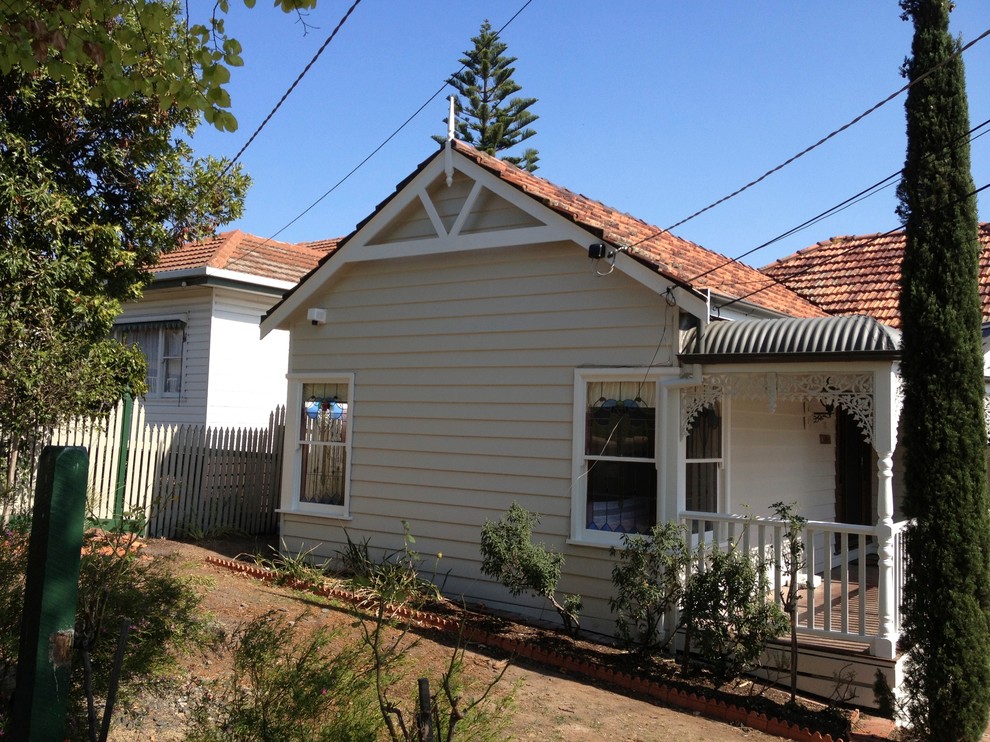 Essendon Weatherboard Home Refurbishment - Classique - Façade ...
