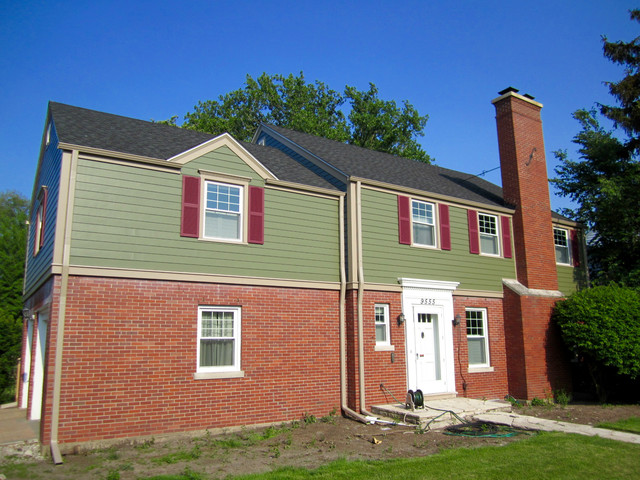 Evanston, IL Colorful Colonial Home James Hardie Siding - Classique ...