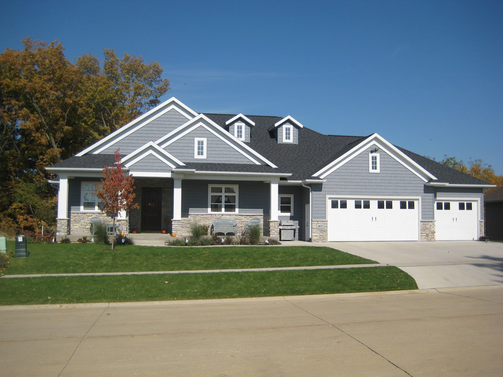 Exterior House examples - Traditional - Exterior - Cedar Rapids - by ...