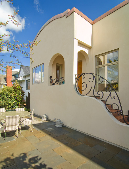 Exterior metal rail at stucco entry - Méditerranéen - Façade - Seattle ...