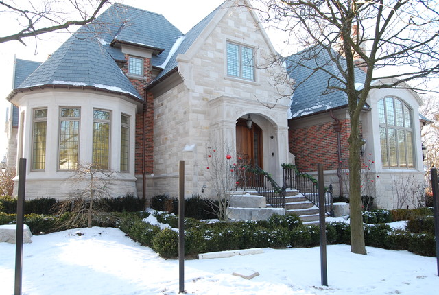 Exterior trim on various styles of homes - Façade - Toronto - par Royal ...